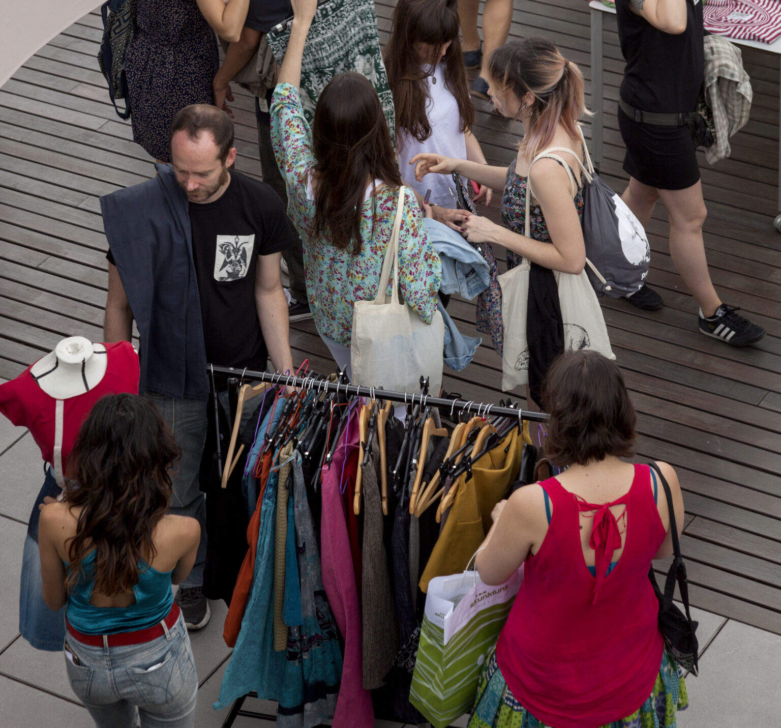 Intercambio colectivo de ropa – AlTrapoLab : Fashion Revolution